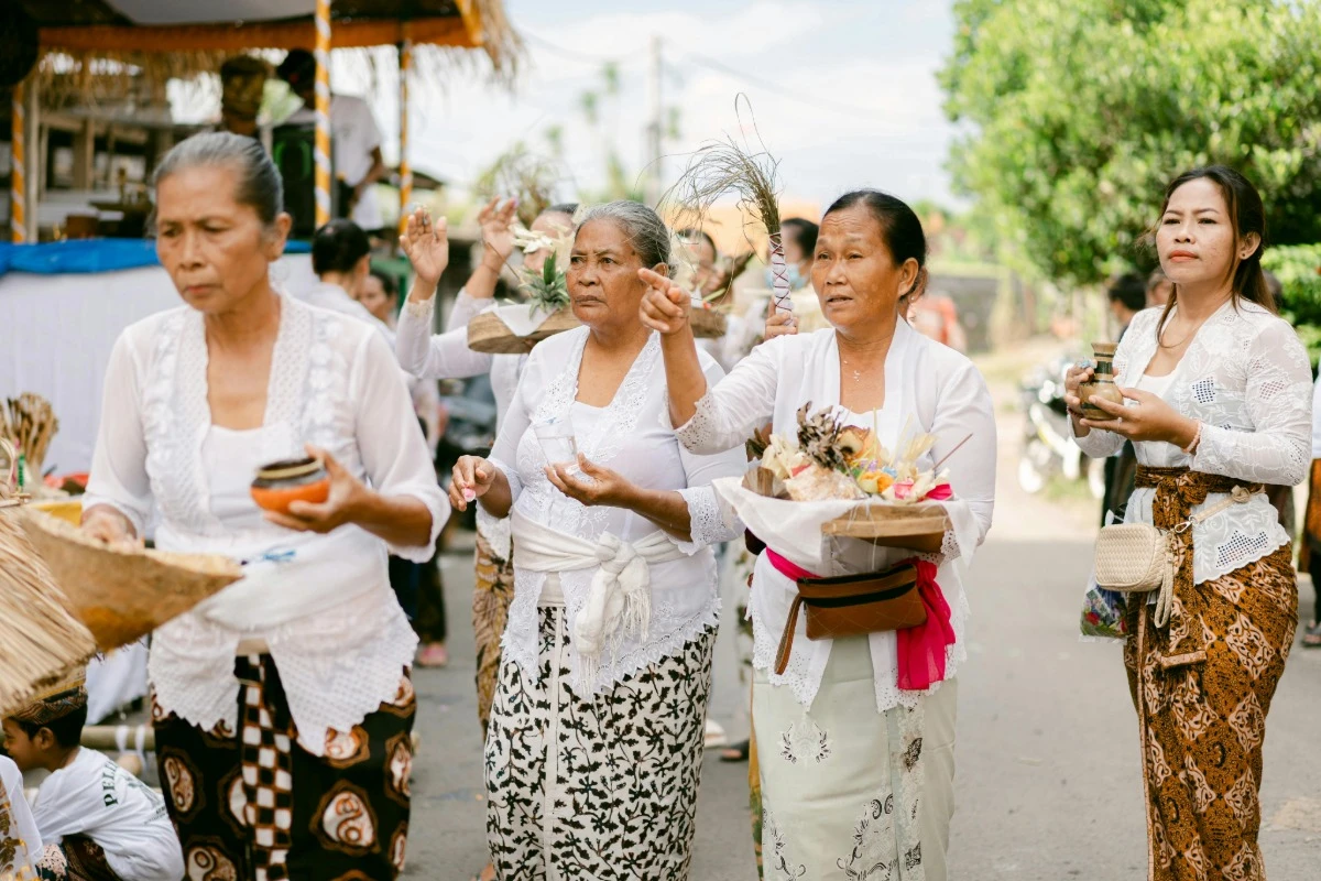 Threads of Meaning: Meet IN the Women Keeping Bali’s Weaving Traditions ...